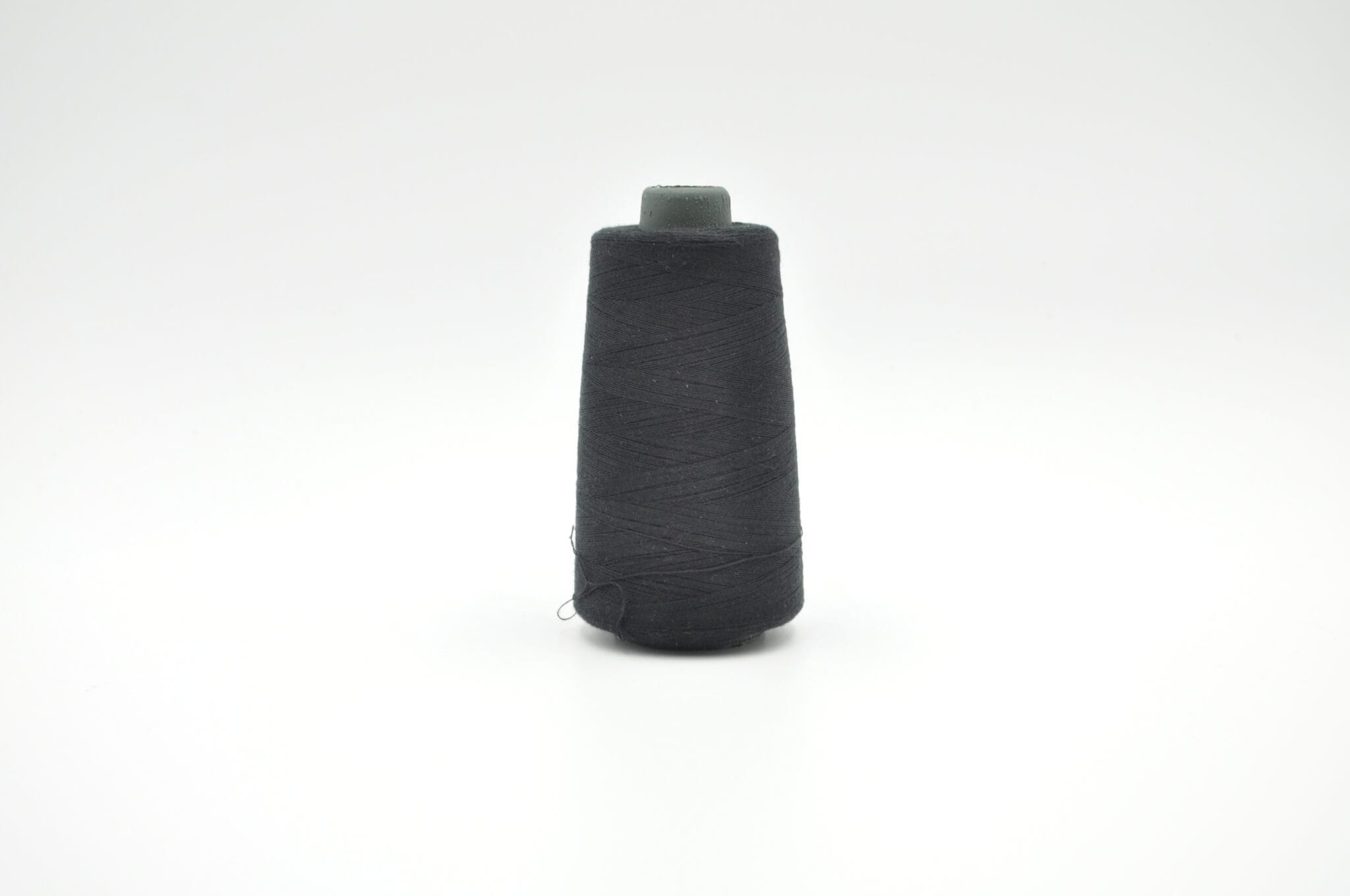 Weft Thread Black 2000m - Treat Project B.V.