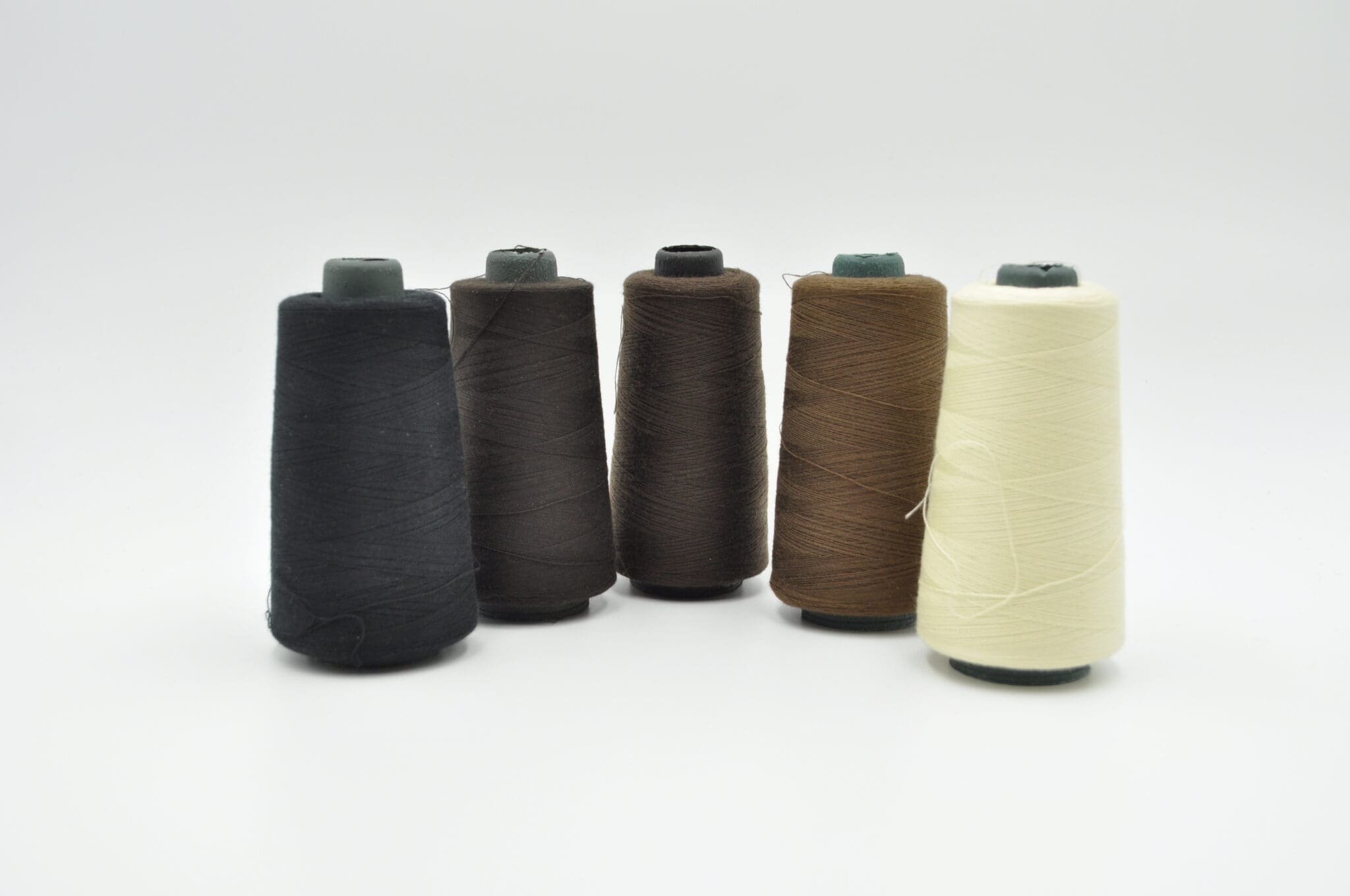 Weft Thread Medium Brown 2000m - Treat Project B.V.