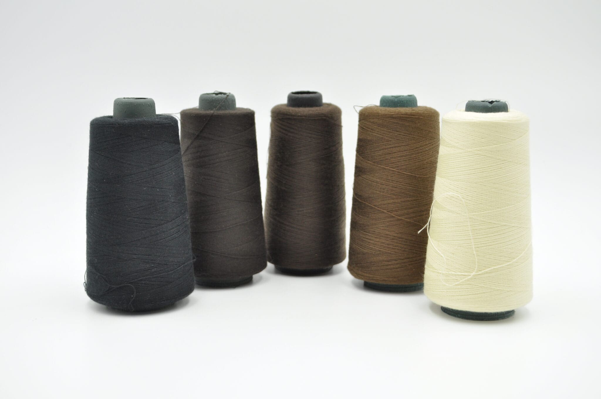 Weft Thread Black 2000m - Treat Project B.V.